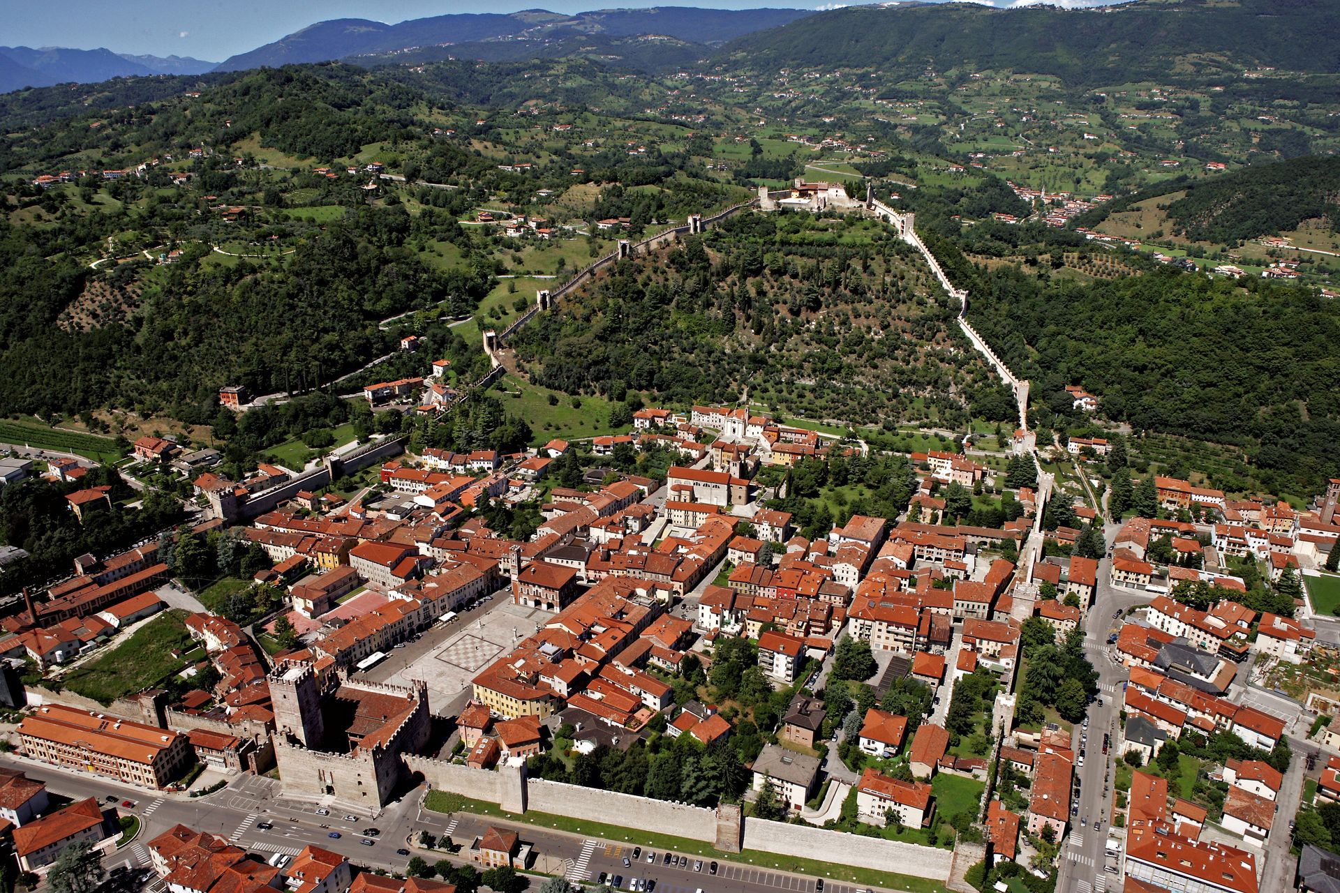 Mura, porte e Cammino di ronda (passeggiata panoramica sulla cinta muraria)