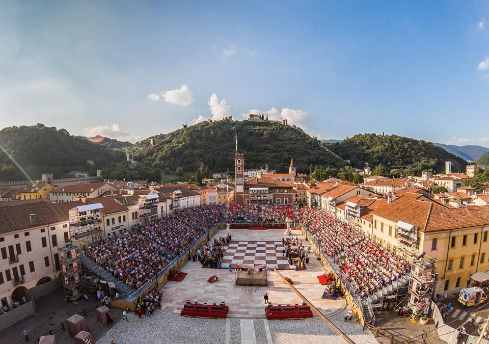 Partita a Scacchi a personaggi viventi | MAROSTICA - TERRITORIO da ...